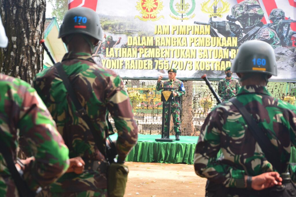 Pangdivif 2 Kostrad Berikan Jam Pimpinan Dalam Rangka Pembukaan Latihan ...