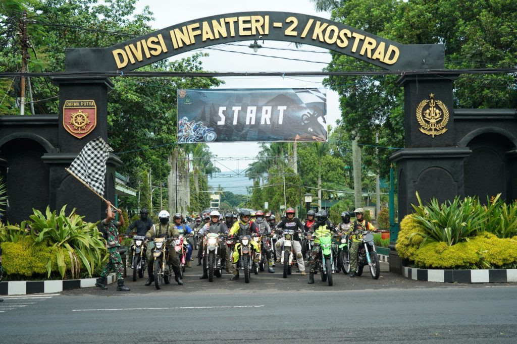 Trail Adventure Bersama Pangdivif 2 Kostrad ke Gunung Bromo. - Divisi ...
